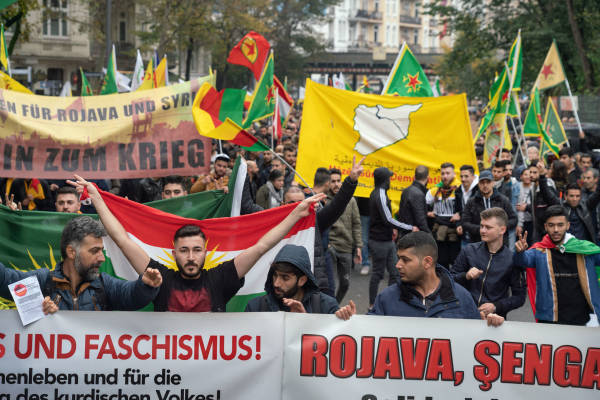 ANF | Zehntausende für Rojava in Hamburg und Köln