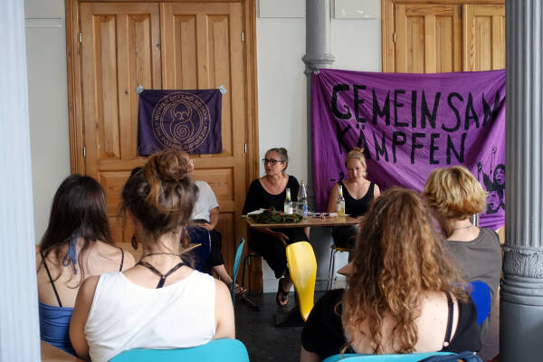 ANF | 10 Jahre Frauenrevolution im Hamburger FLINTA*-Café