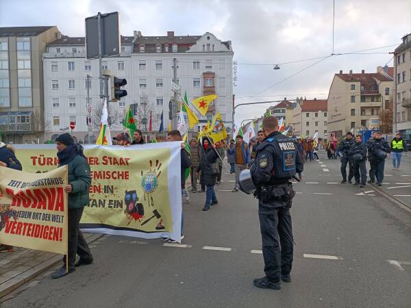 ANF | Nürnberg: „Bijî Berxwedana Rojava“