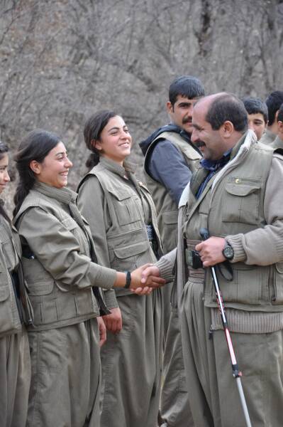 ANF | HPG gedenken Metîna-Gefallenen