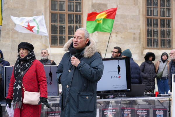 ANF | Hunderte demonstrieren in Wien für Rojava und Rojhilat