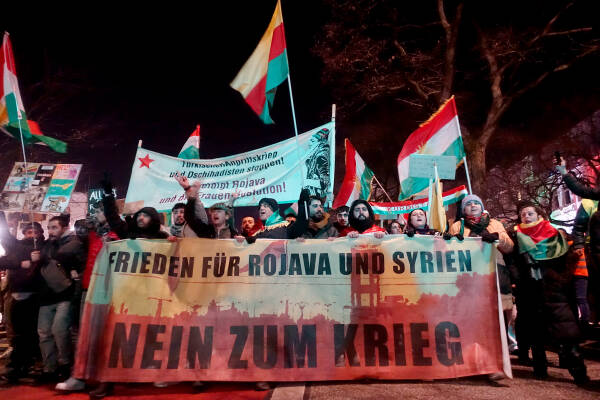 ANF | Tausende protestieren in Hamburg gegen Angriff auf Rojava