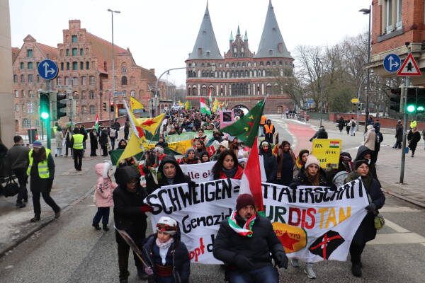 Lubeck Heute Proteststurm Am Dom Die Demo Die Lubeck Verandertfeed